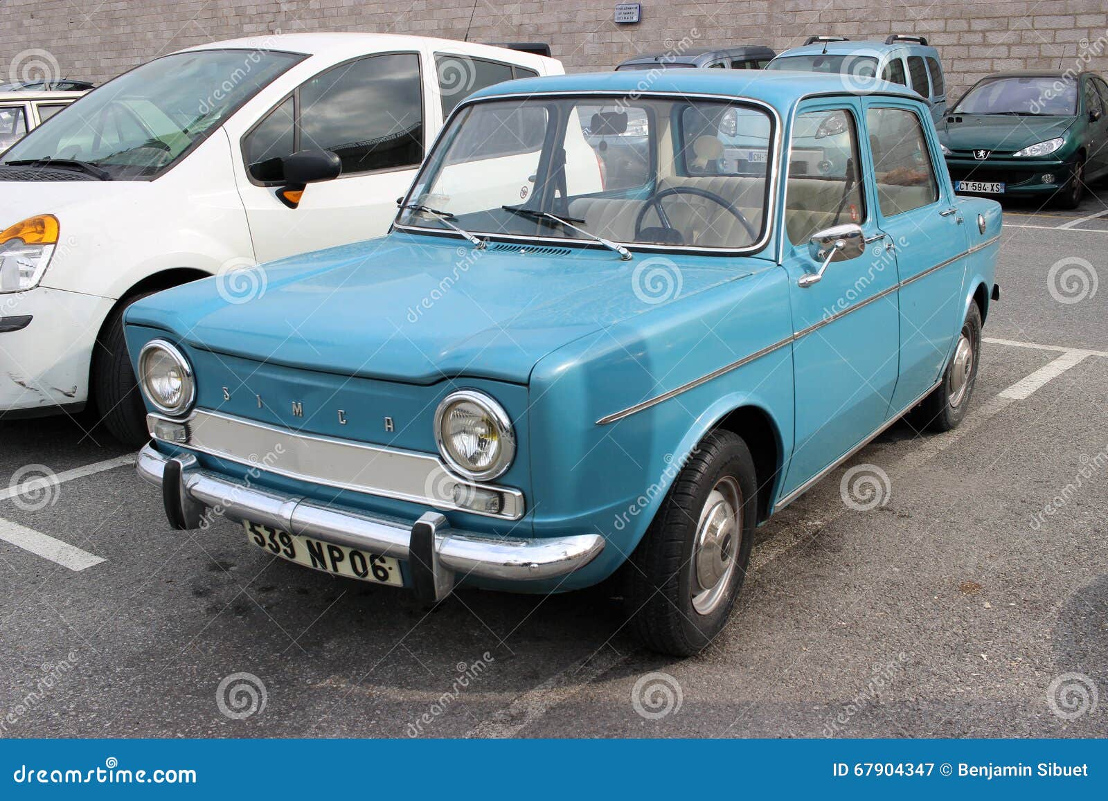 Simca bleu 1000 photographie éditorial. Image du classique - 67904347