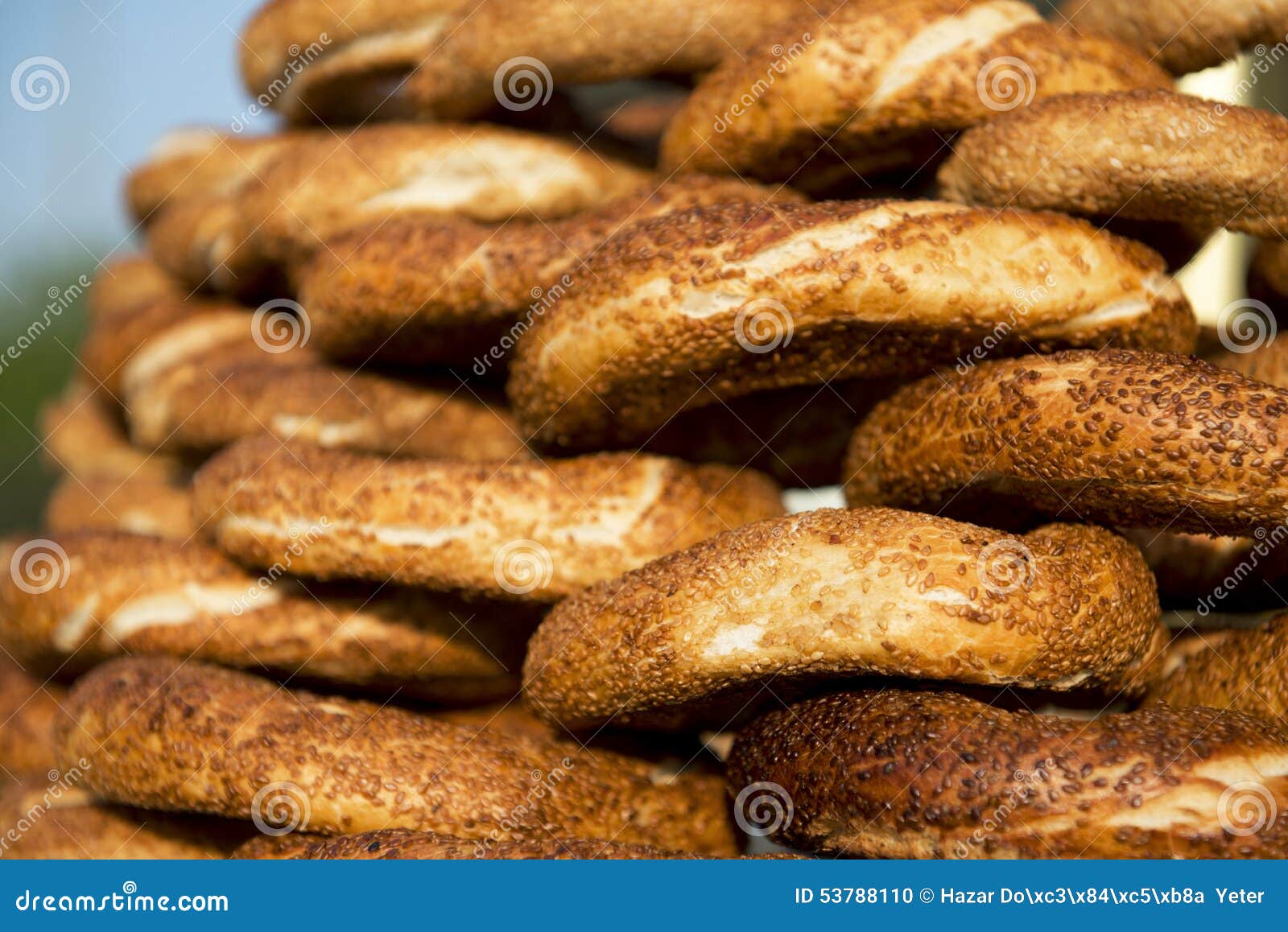 Simit Tradicional Turco En Estambul Foto de archivo - Imagen de ...