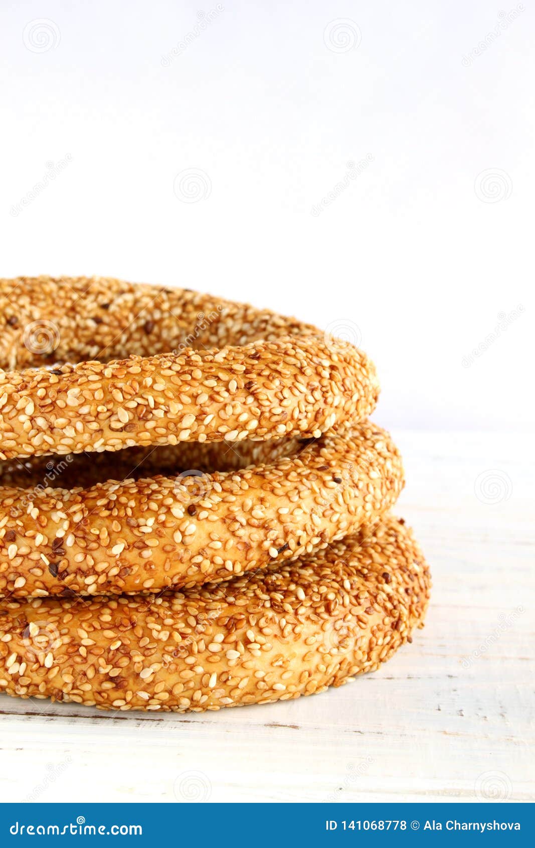 Simit turco tradicional foto de archivo. Imagen de alimento - 141068778