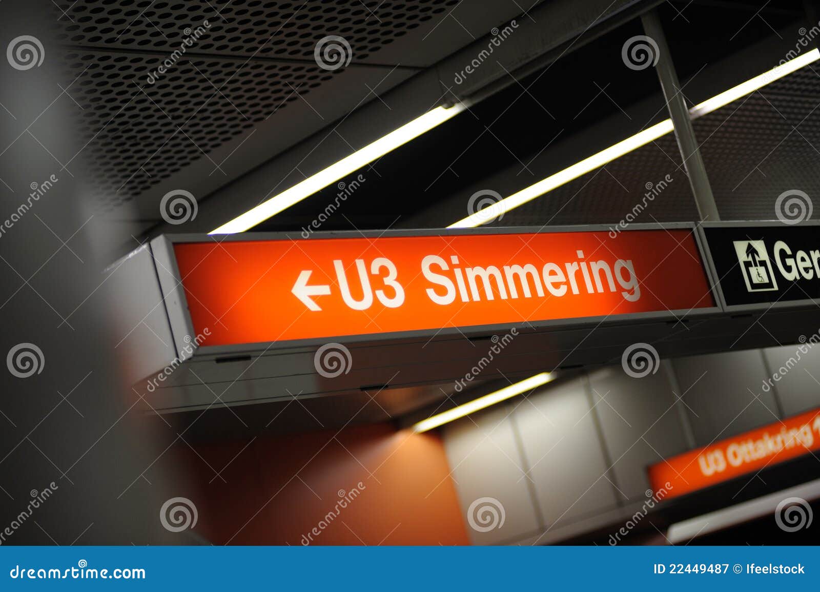 Simmering U3 - Subway Station Stock Image - Image of train, clean: 22449487