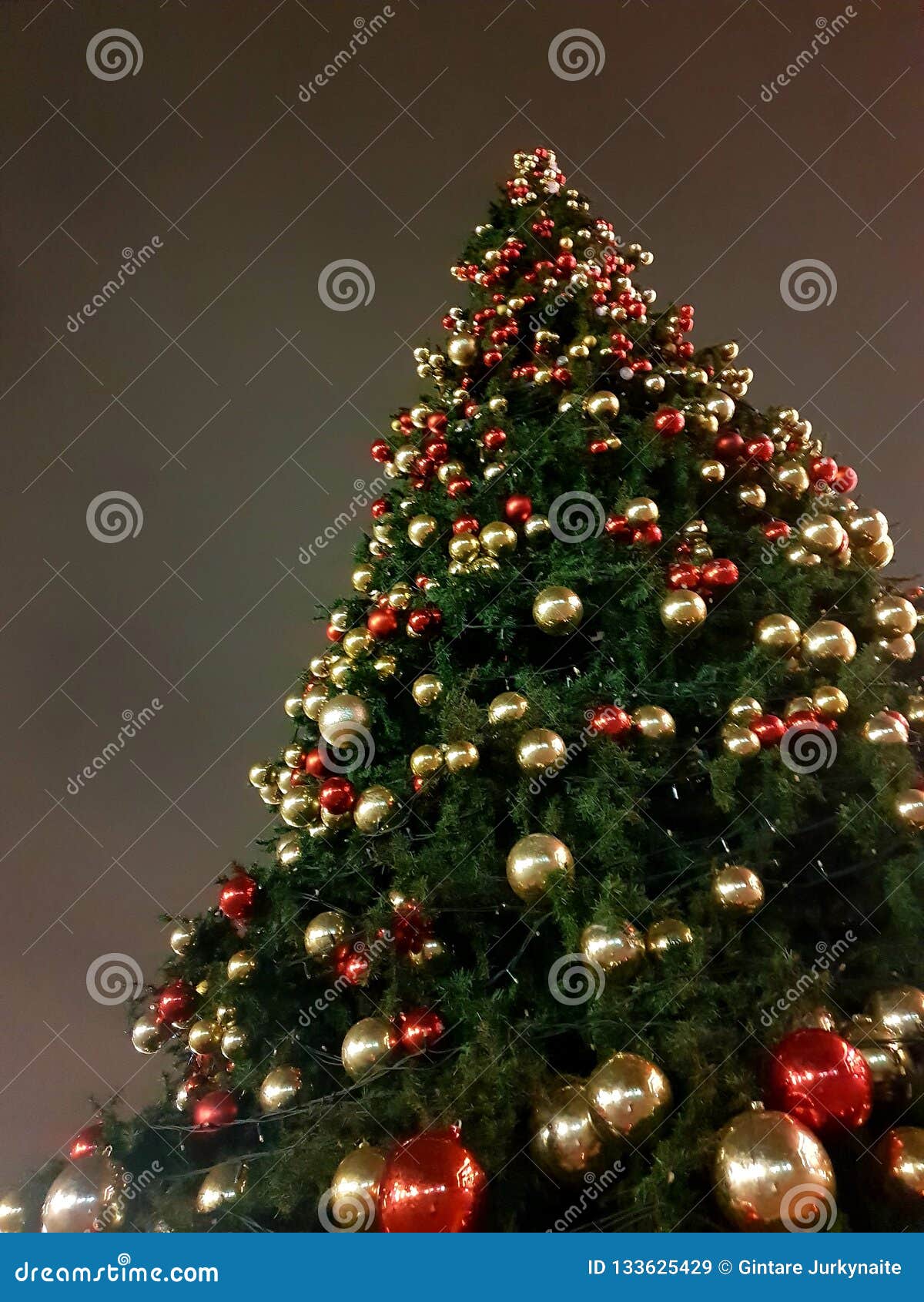 Simple Basic Christmas Tree Photos - Free & Royalty-Free Stock Photos ...