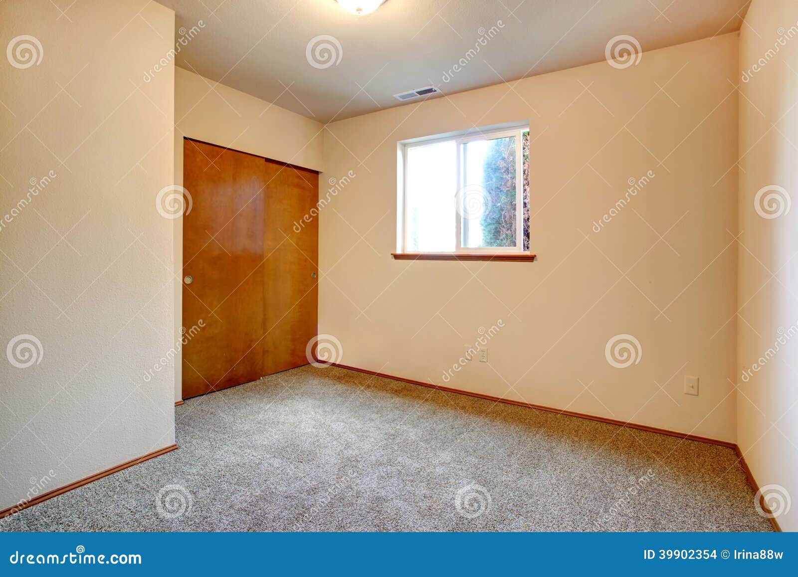 Simple Empty Room with Closet Stock Photo - Image of remodeled, real ...