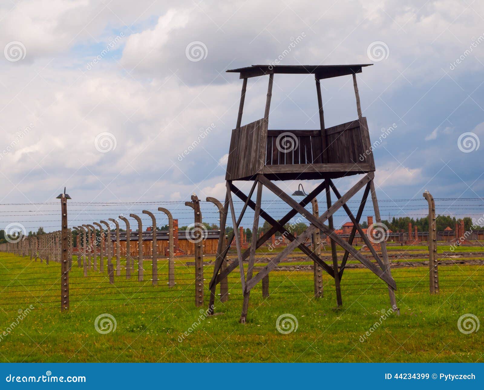 Simple Guard Post and Barbwire Fence Editorial Stock Image - Image of ...