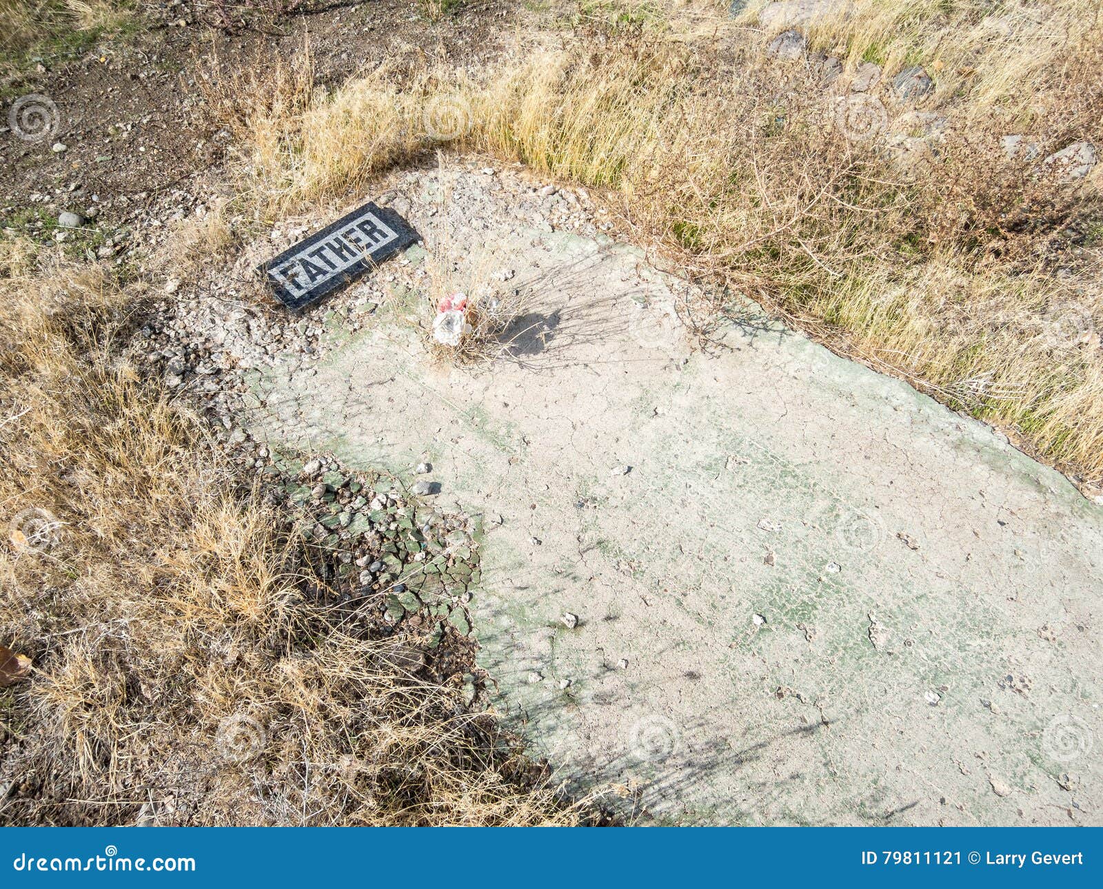 Simple headstone stock image. Image of cemetery, headstone - 79811121