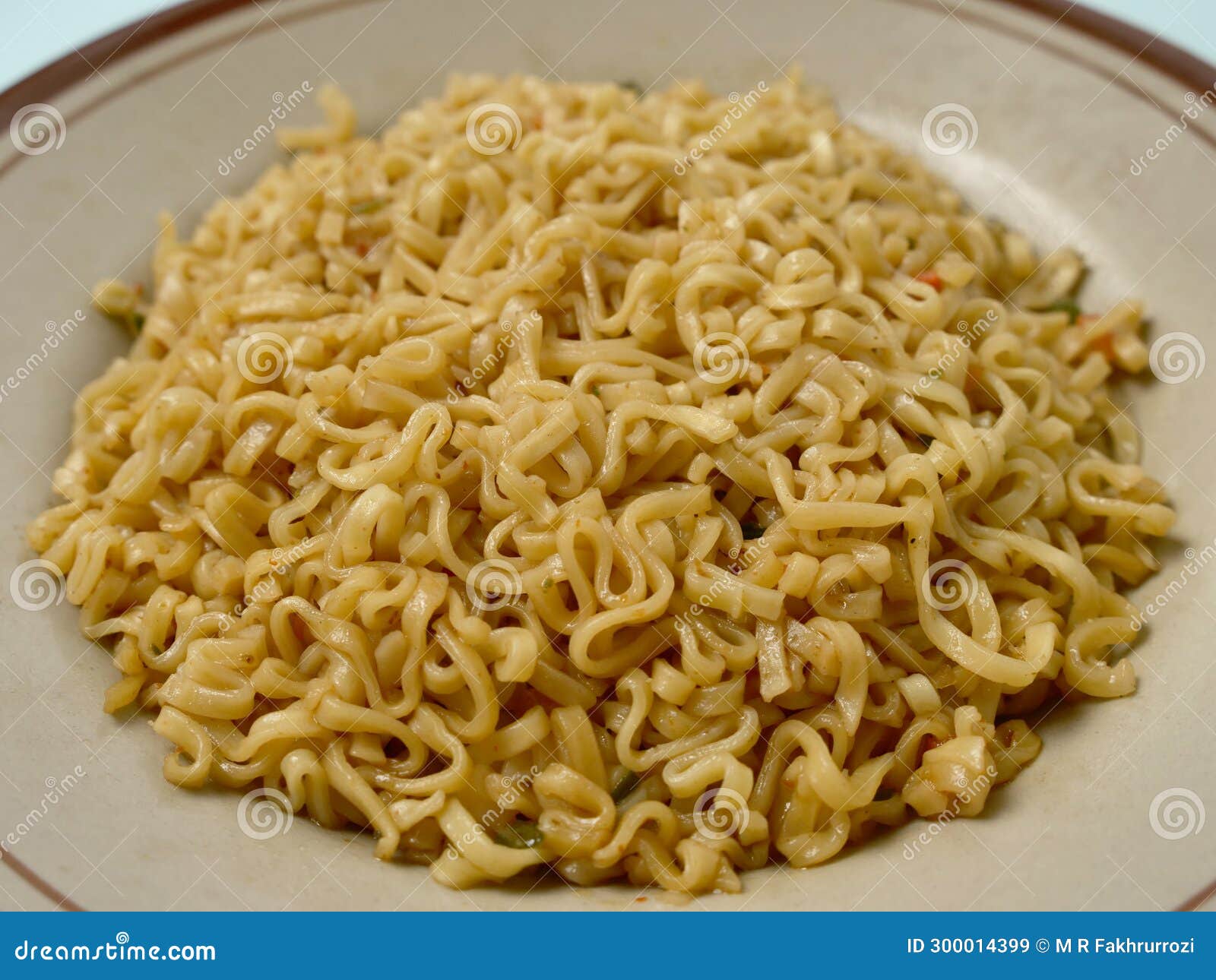 Simple Instant Fried Noodles, Ready To Eat Stock Image - Image of ...