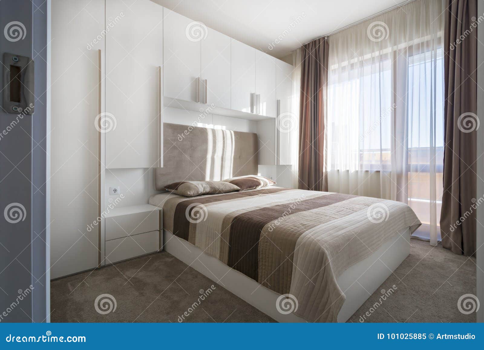 Simple white bedroom stock image. Image of arrangement - 101025885