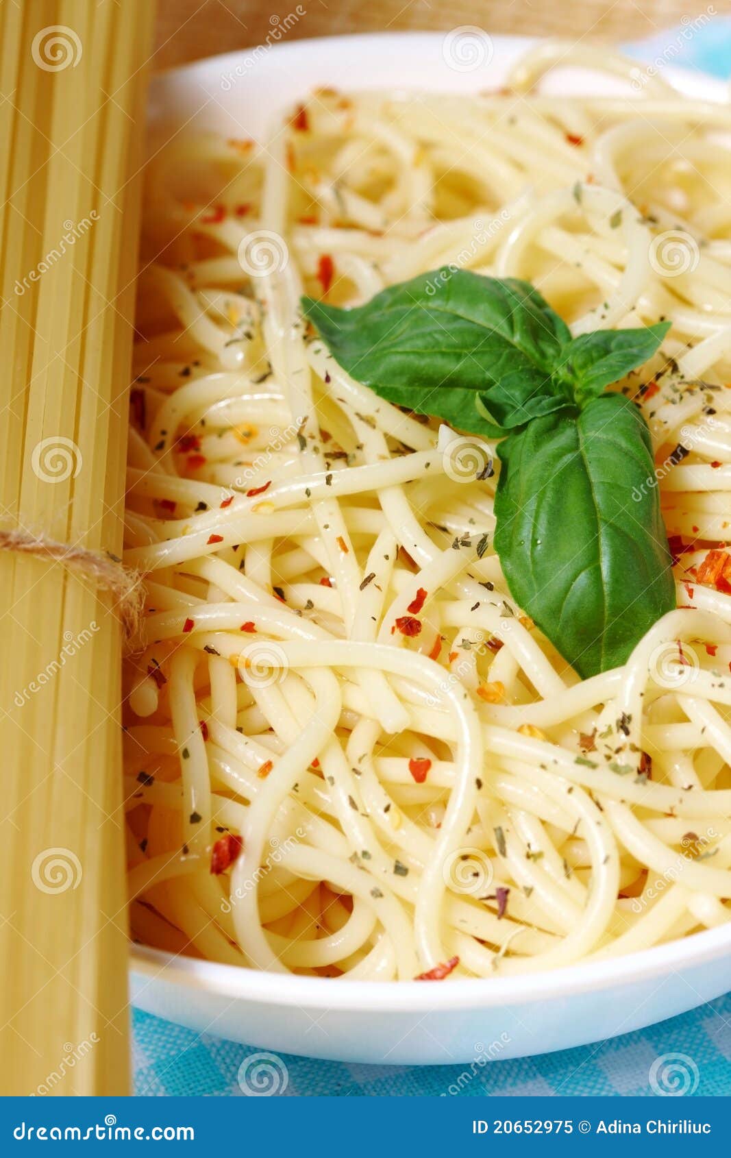 Simple italian spaghetti stock image. Image of spaghetti - 20652975