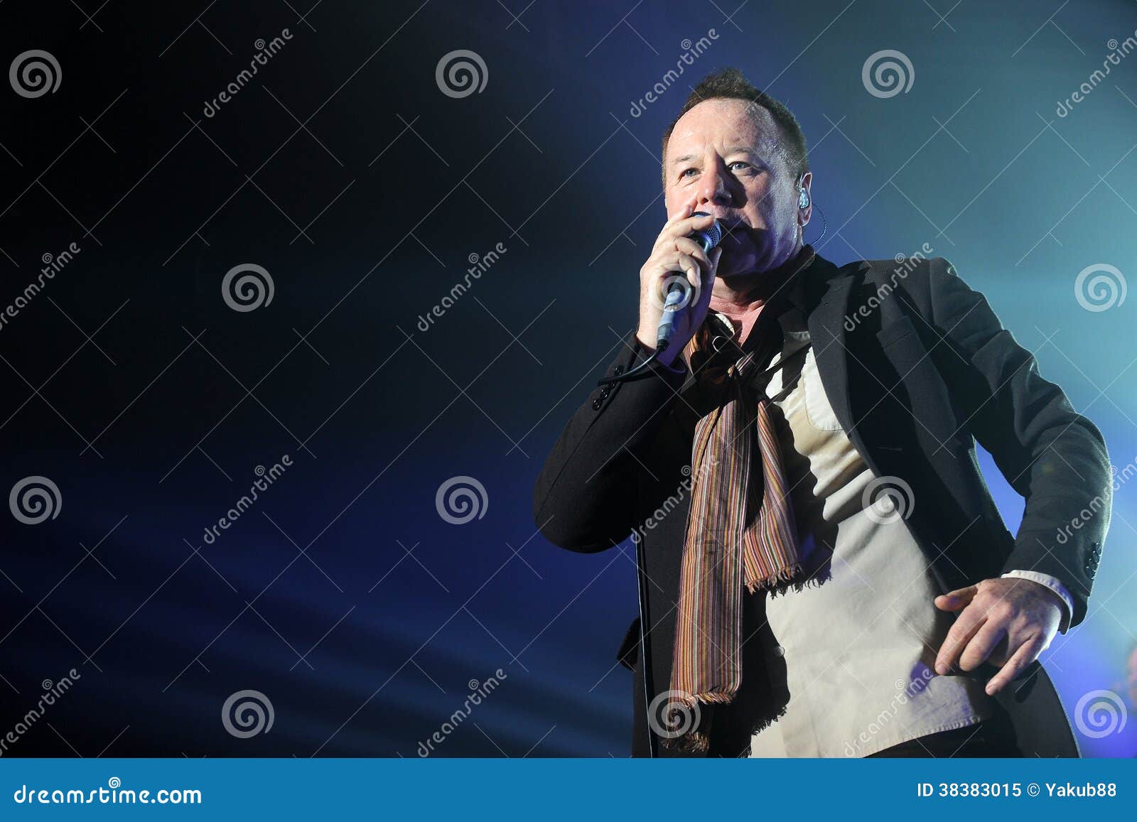 Simple Minds concert editorial image. Image of punk, singing - 38383015
