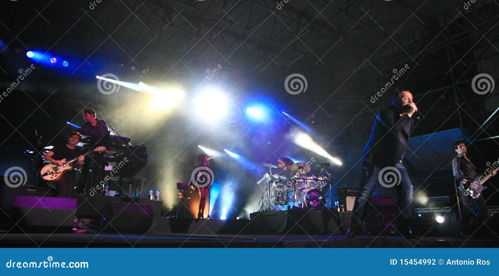 Simple Minds, live concert editorial photography. Image of color - 15454992