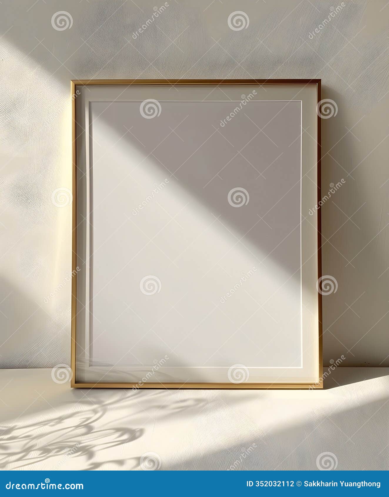 Simple Modern Gold Frame with Empty Space for Art Stock Illustration ...