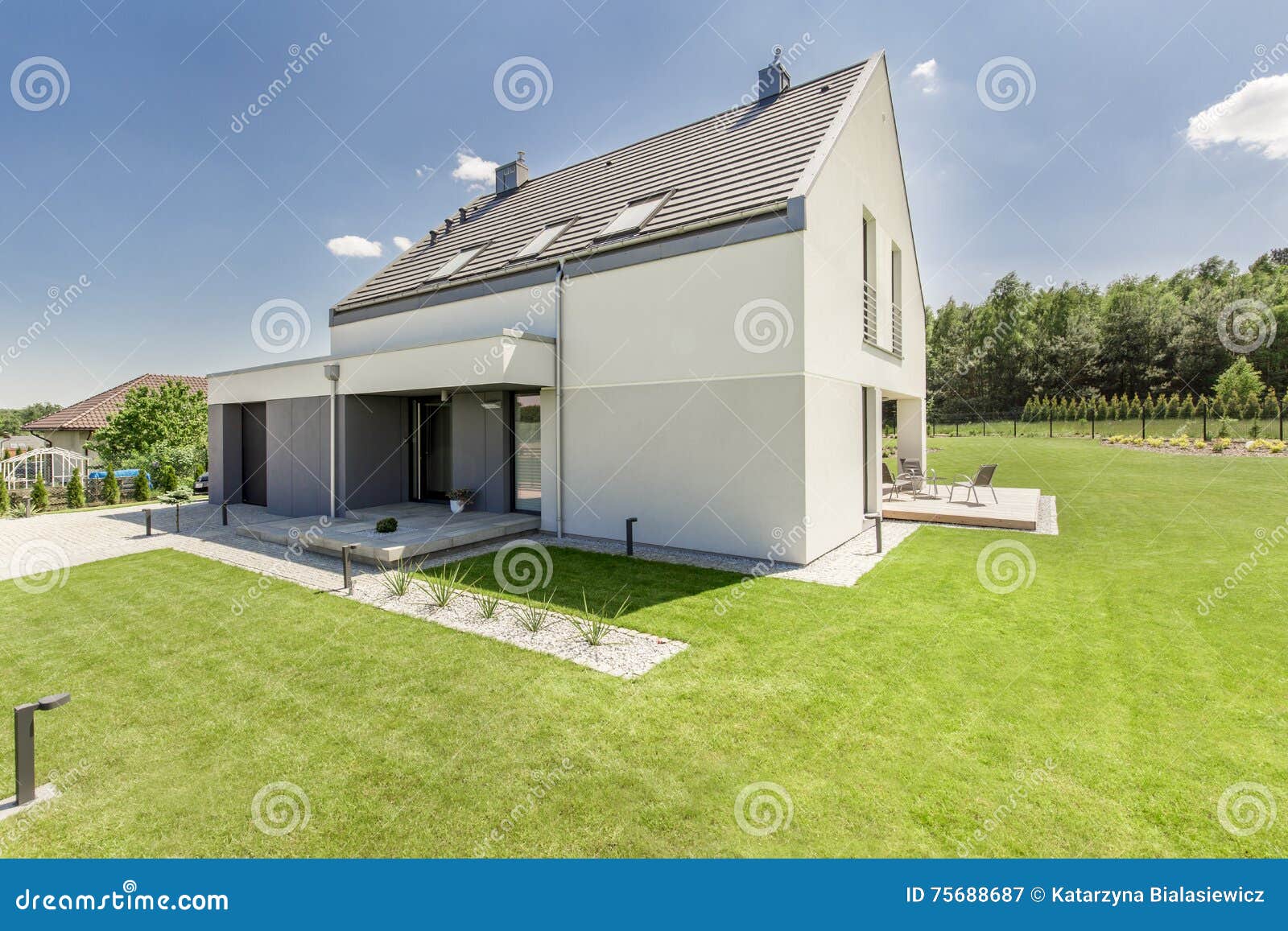 Simple modern house stock image. Image of house, grass - 75688687