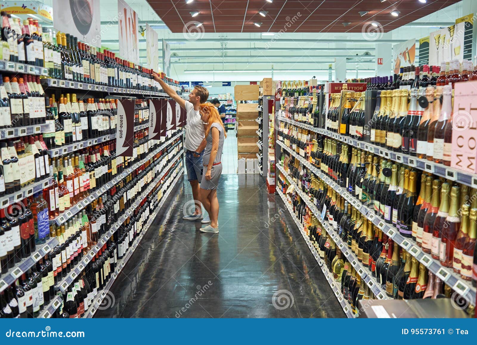 Simplement Intérieur De Supermarché Du Marché Photo éditorial - Image ...