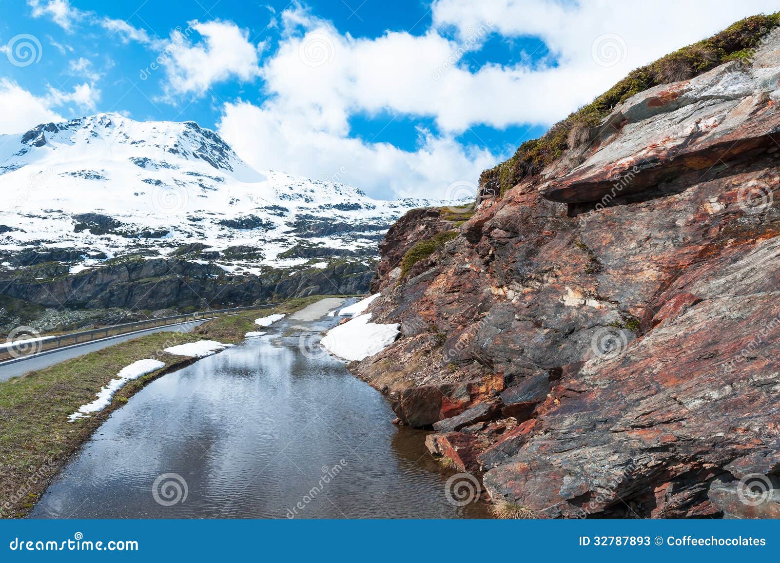 Simplonpas, Italië stock afbeelding. Image of wolk, gronden - 32787893