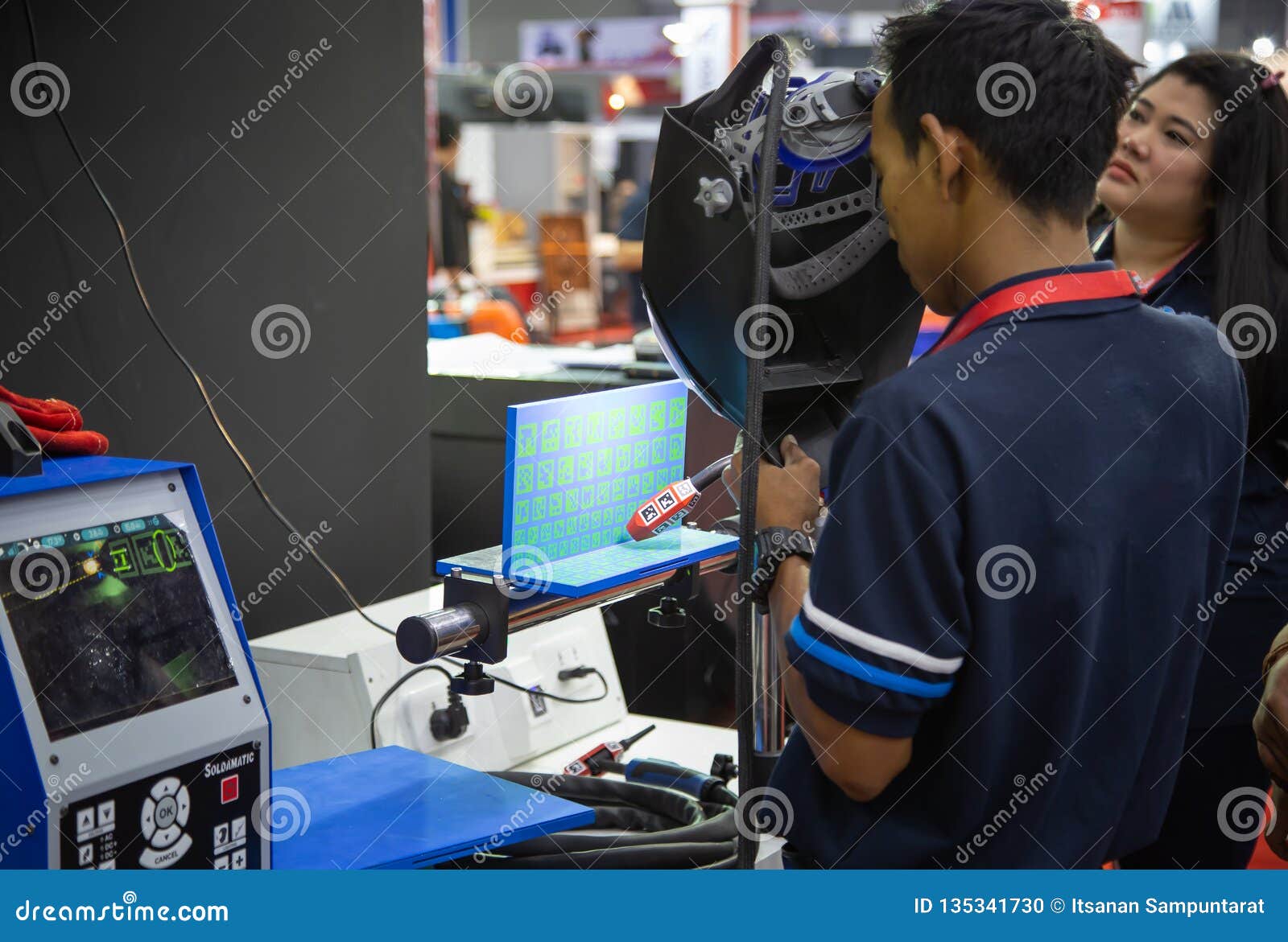 Simulador De Solda Soldamatic Imagem Editorial - Imagem de estudante ...