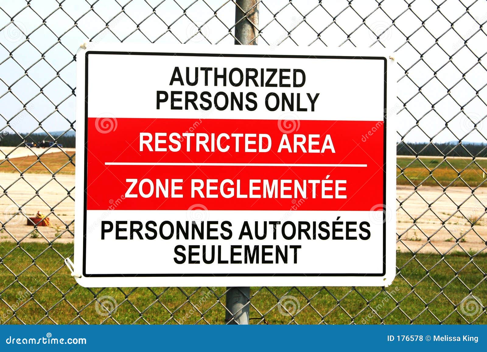 Sinal da área interditado foto de stock. Imagem de cerca - 176578