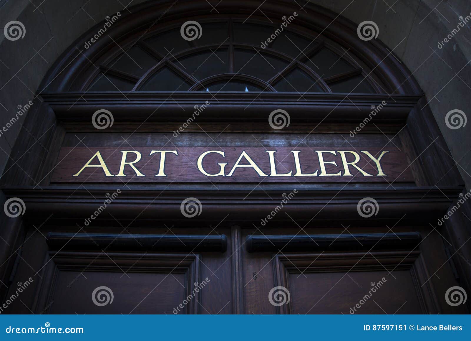 Sinal Da Galeria De Arte Acima Da Entrada Imagem de Stock - Imagem de ...