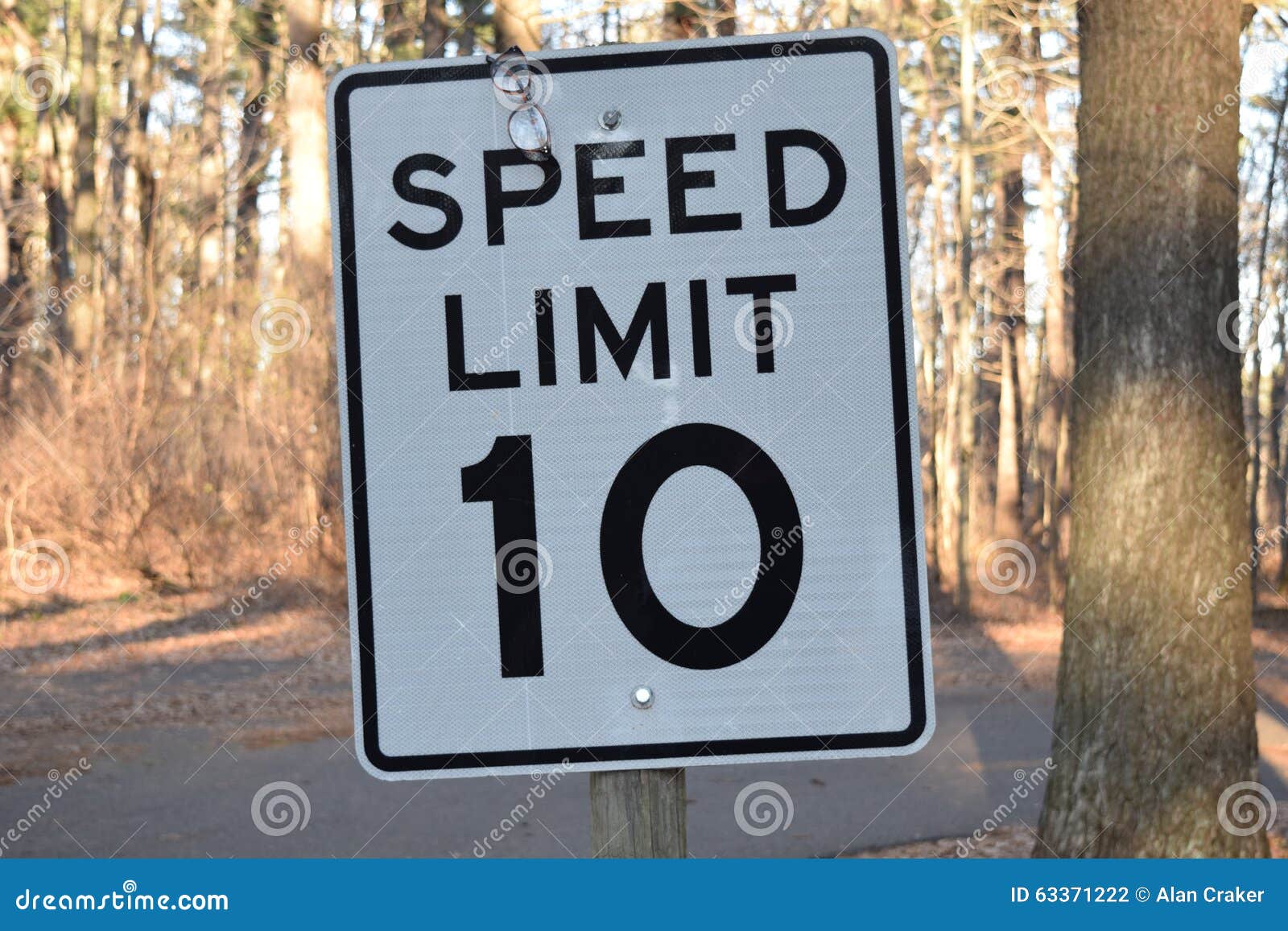 Sinal De Dez Miles Per Hour Speed Limit 10 MPH Foto de Stock - Imagem ...
