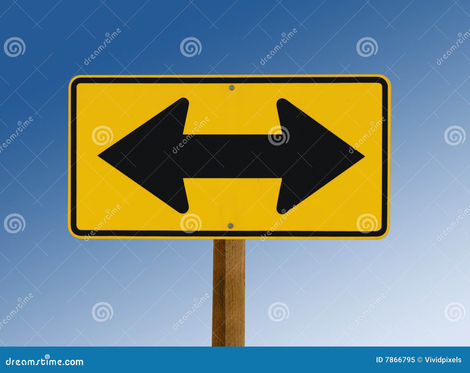 Sinal De Rua Amarelo Que Mostra Duas Setas Imagem de Stock - Imagem de ...