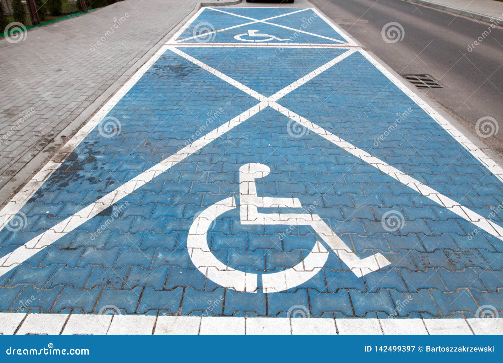 Sinal Deficiente No Lugar Para Um Carro Imagem de Stock - Imagem de ...