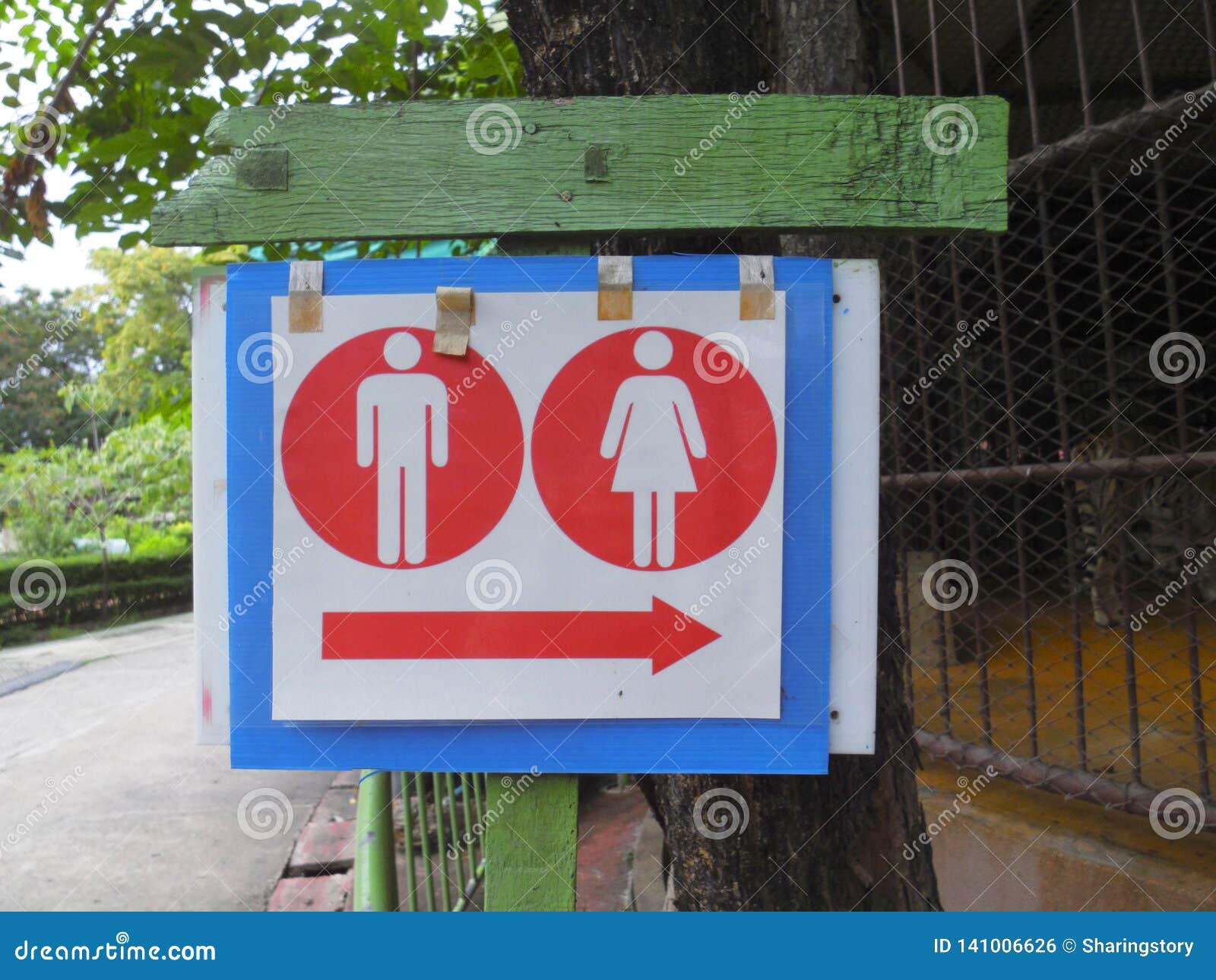 Sinal do WC foto de stock. Imagem de azul, placa, ponteiro - 141006626