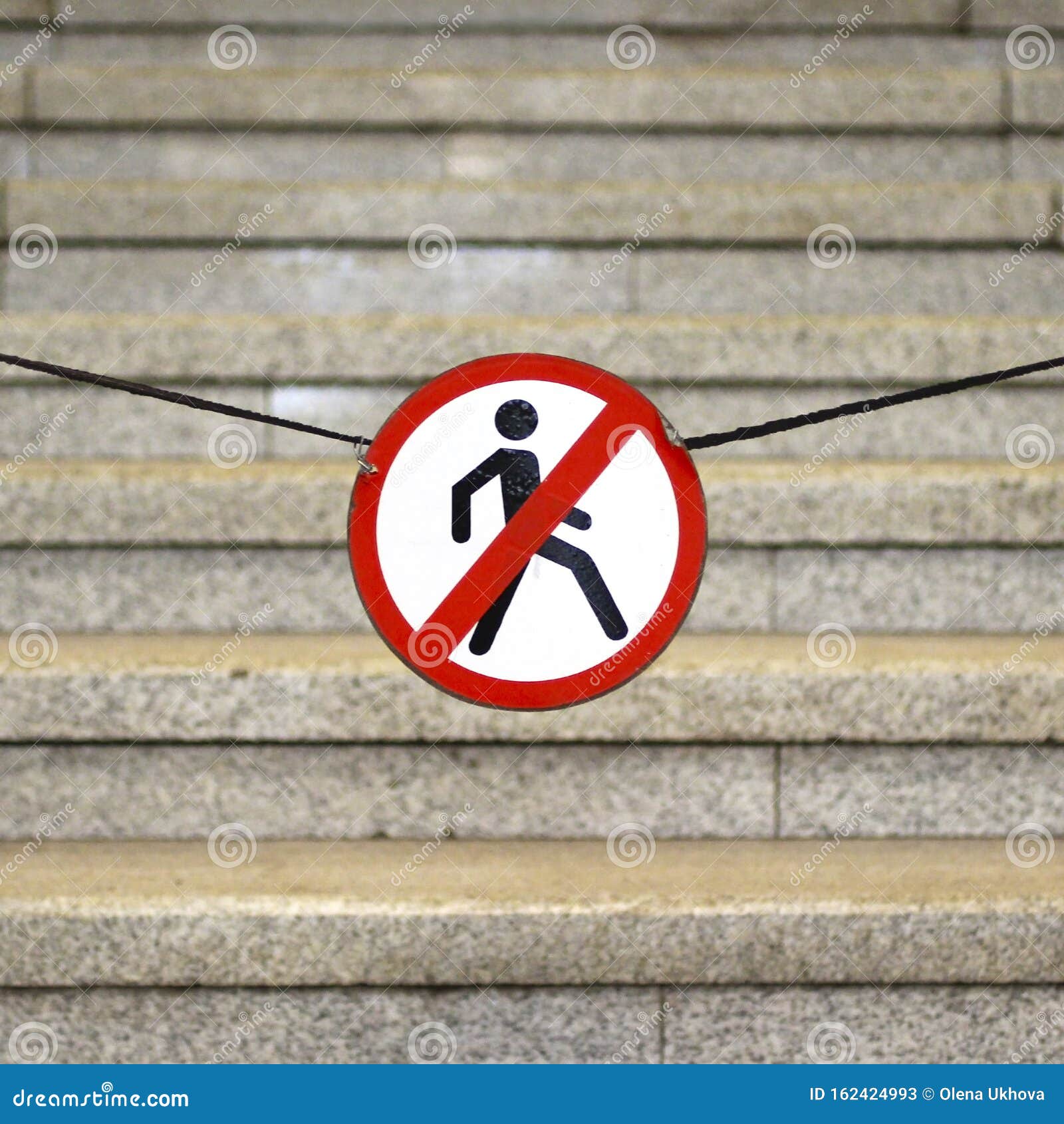Sinal "passagem Proibida" Em Escada De Granito Imagem de Stock - Imagem ...