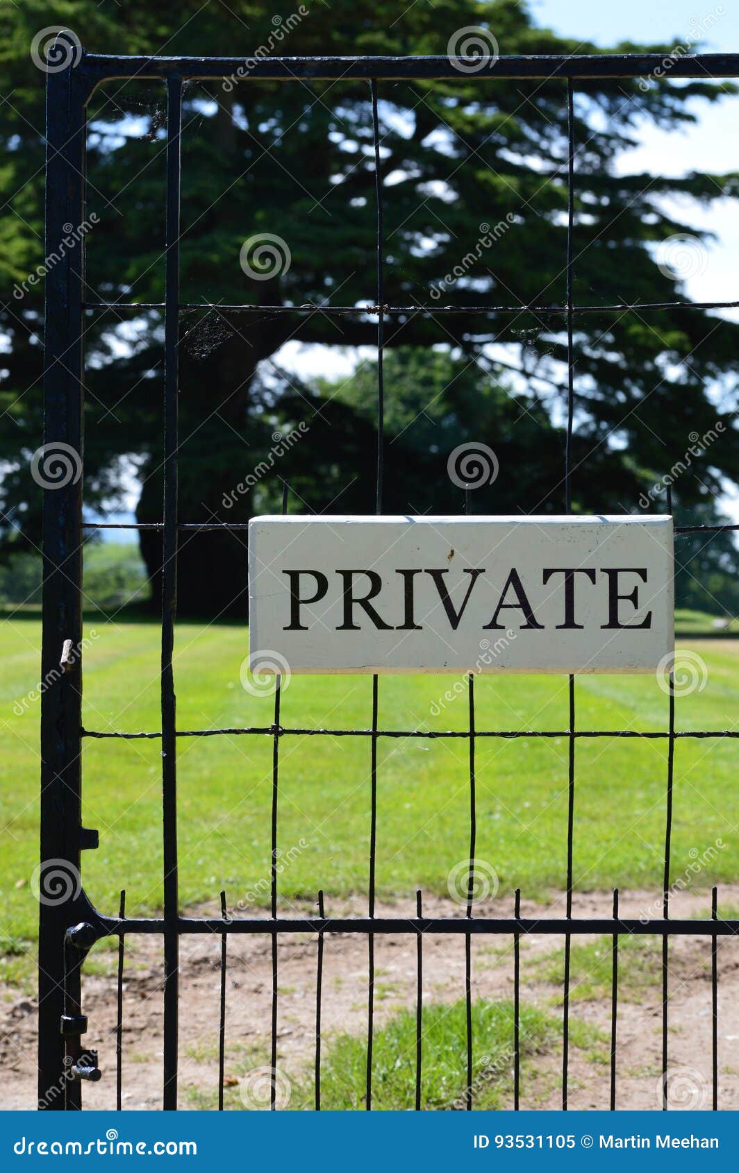 Sinal Privado Na Porta No Ajuste Da Floresta Imagem de Stock - Imagem ...