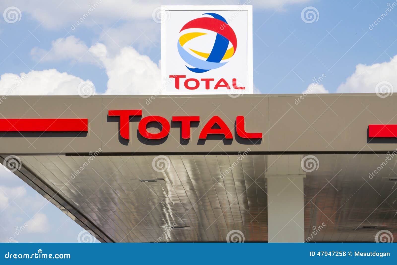 Sinal Total Que Identifica Um Posto De Gasolina Foto de Stock Editorial ...