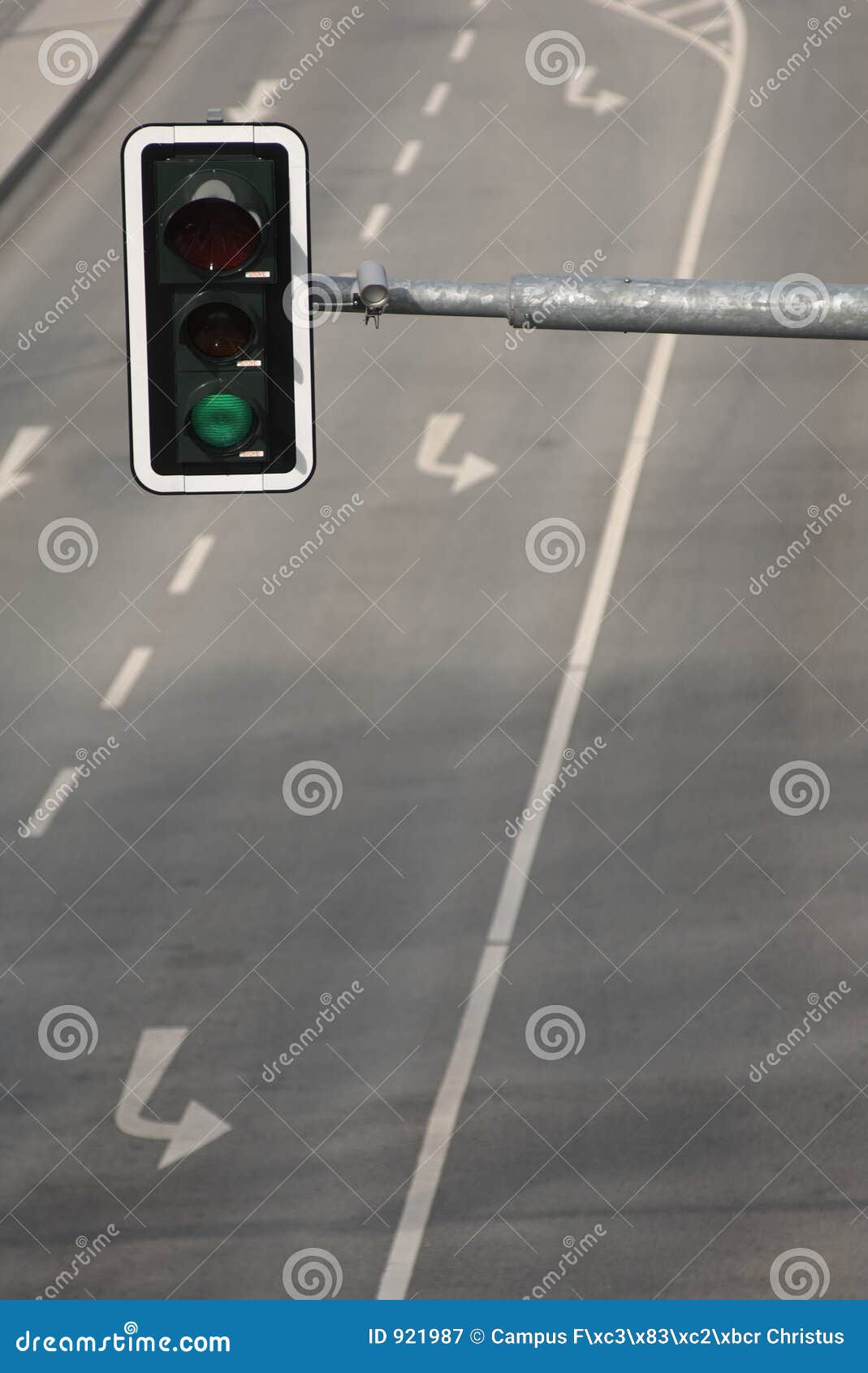 Sinal verde imagem de stock. Imagem de cinzento, dirigir - 921987