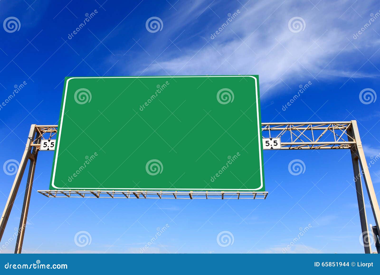 Sinal verde da estrada foto de stock. Imagem de curso - 65851944