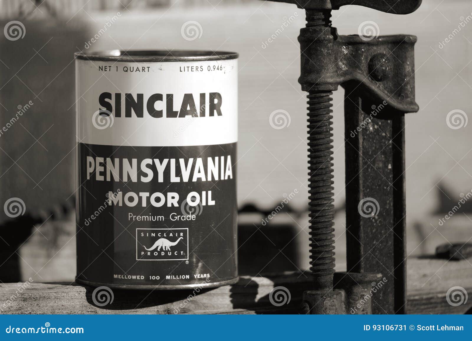 Sinclair oil can editorial photo. Image of 1960, sinclair - 93106731