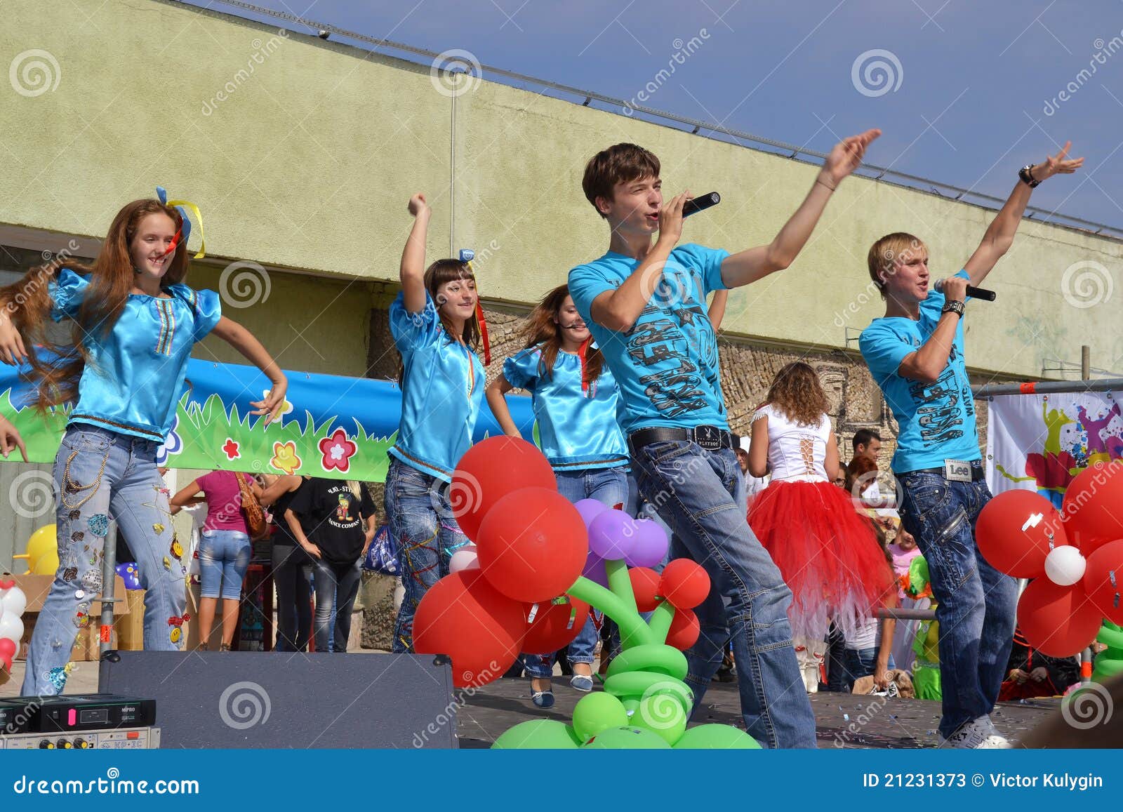 Sing and dance editorial stock photo. Image of festival - 21231373