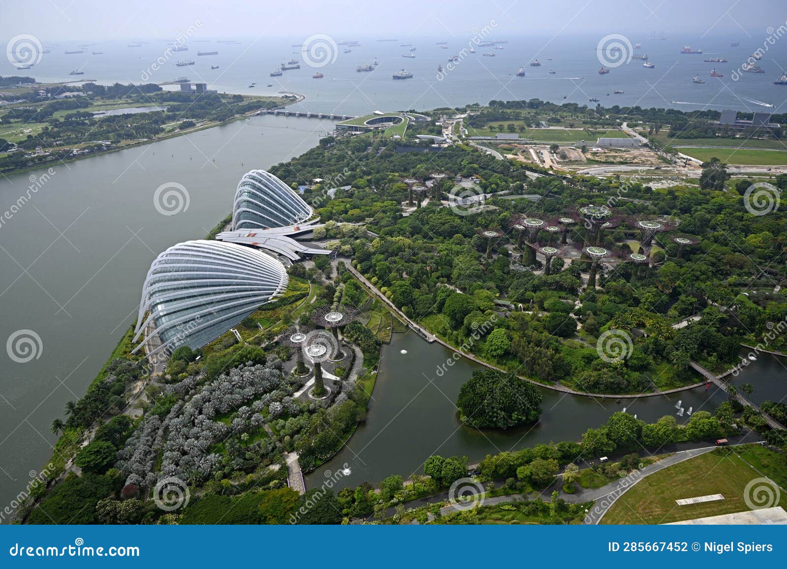 Singaore Flower Dome and Cloud Forest Buildings Stock Photo - Image of ...