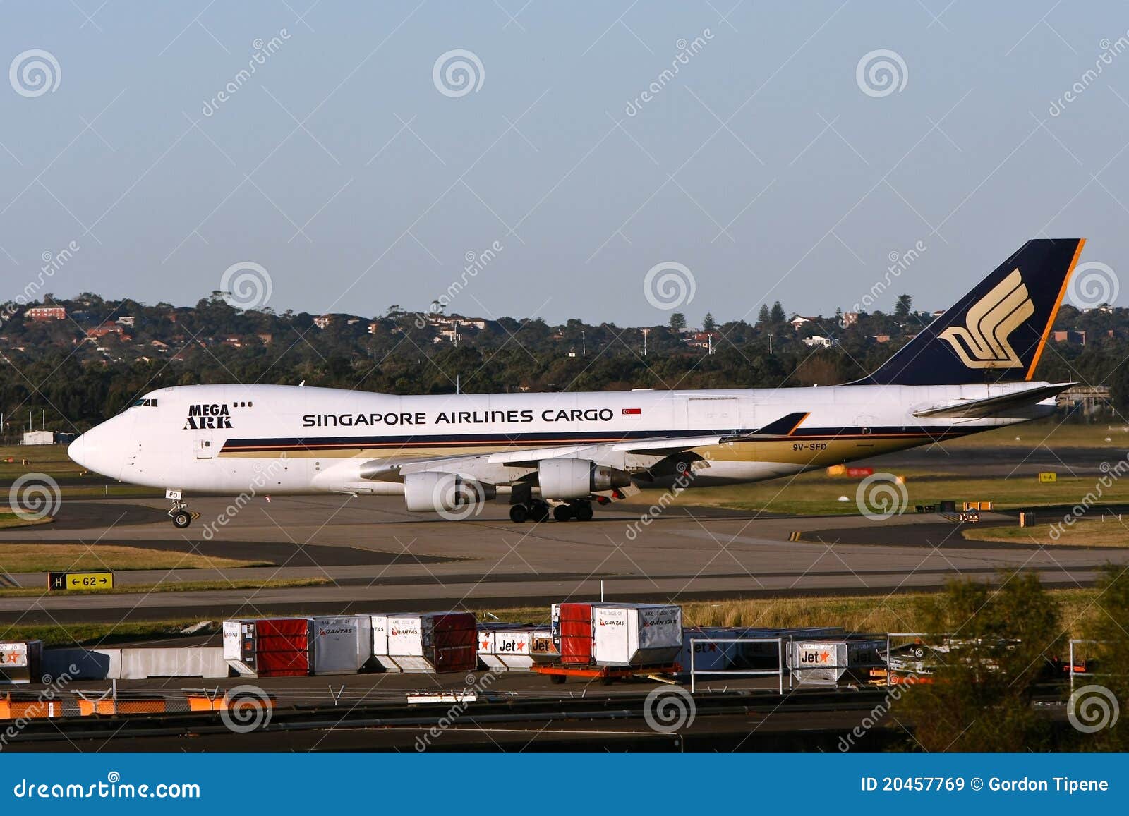 Singapore Airlines 747 Cargo Jet Editorial Stock Image - Image of ...