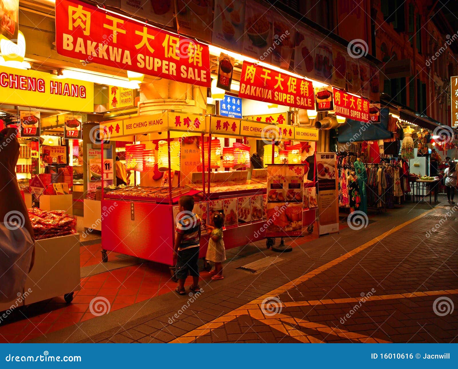Singapore Chinatown Night Scene Editorial Photo - Image of stall ...