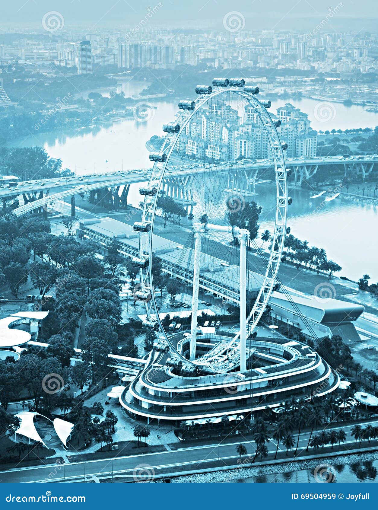 Singapore Ferris Wheel immagine stock. Immagine di ferris - 69504959