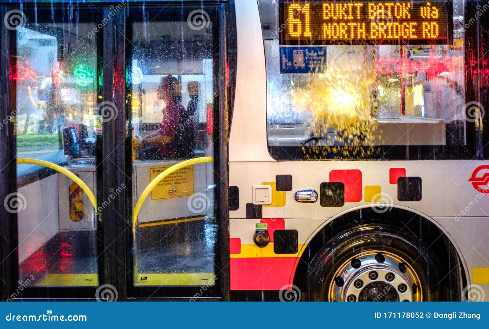 Singapore-29 JAN 2020:Singapore Public Bus in Bus Stop in Raining Day ...