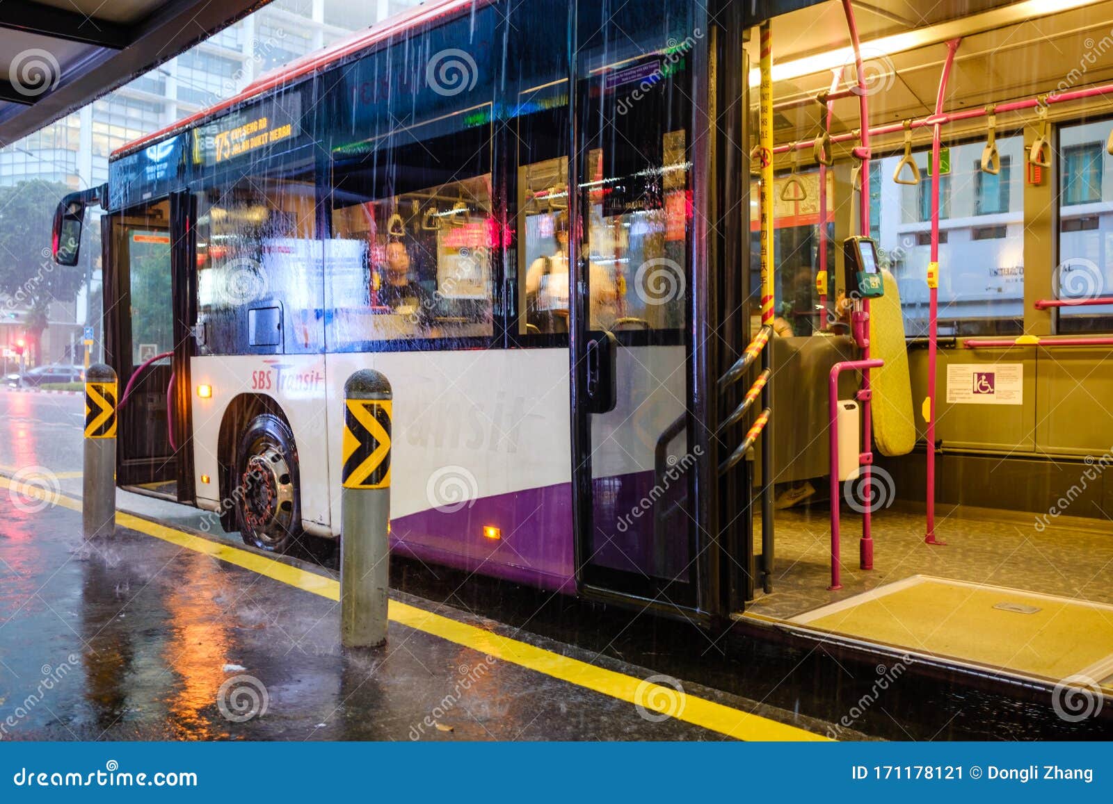 Singapore-29 JAN 2020:Singapore Public Bus in Bus Stop in Raining Day ...