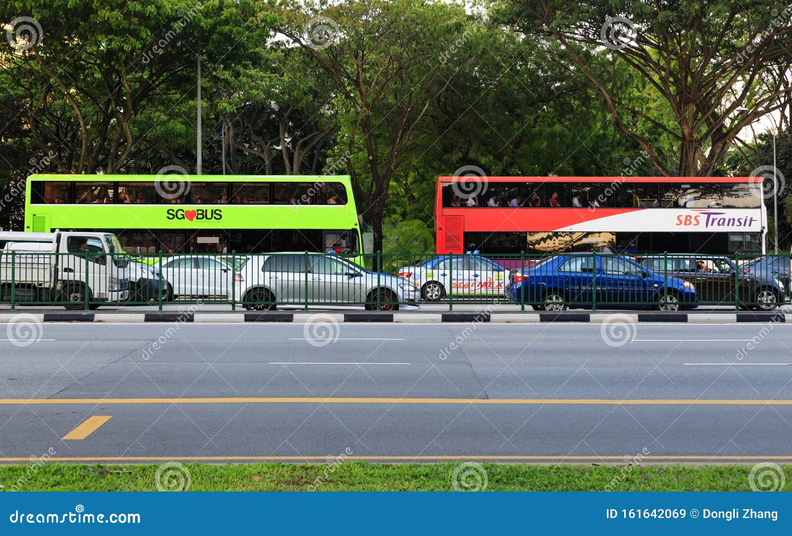 Singapore-04 JUN 2018: Singapore Colorful Public Bus on Road Side View ...