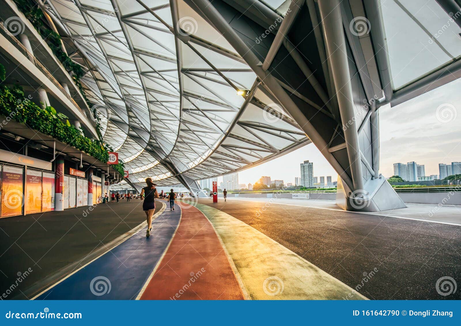 Singapore-14 JUN 2018:the Female Runner is Running in Singapore New ...