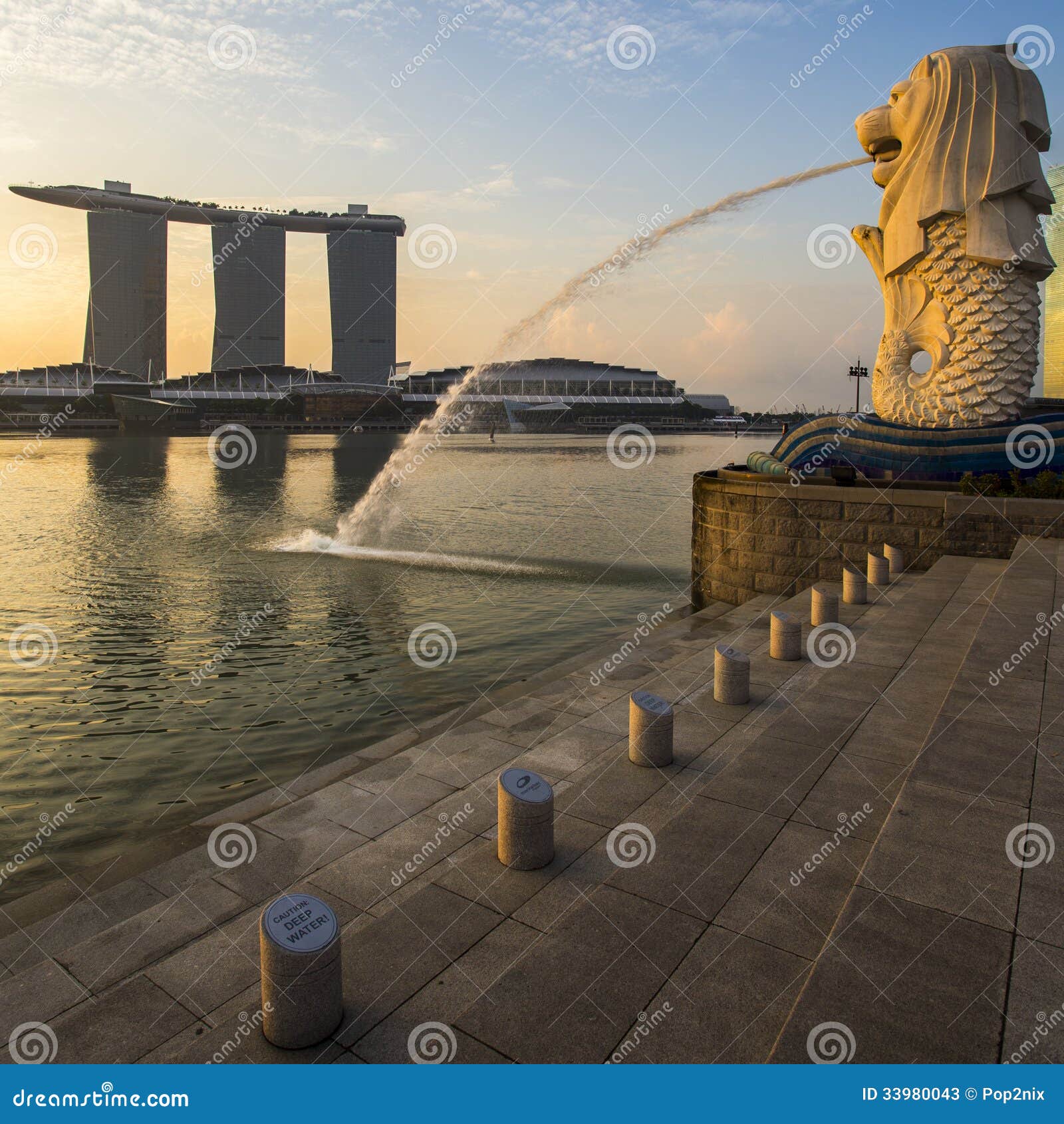 Singapore Landmark Merlion with Sunrise Editorial Stock Photo - Image ...