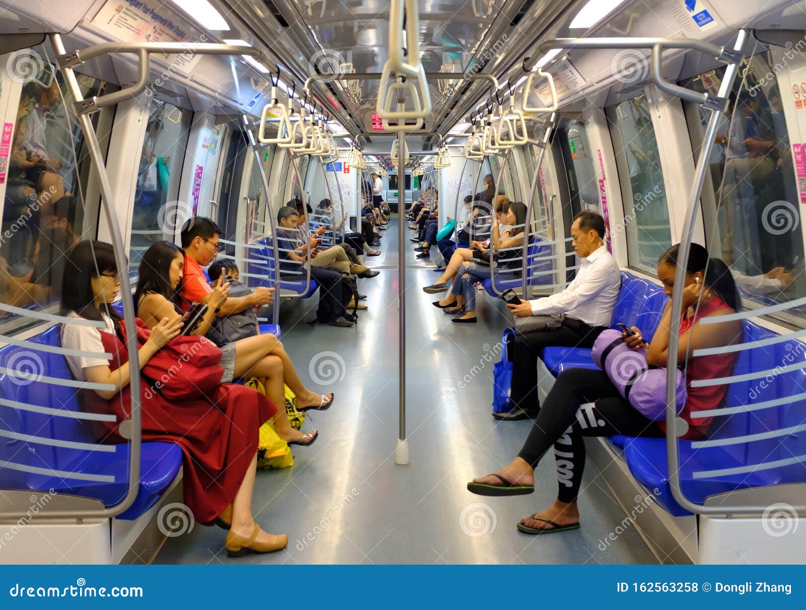 Singapore-21 MAR 2018: Passengers in a Crowded Mass Rapid Transit ...