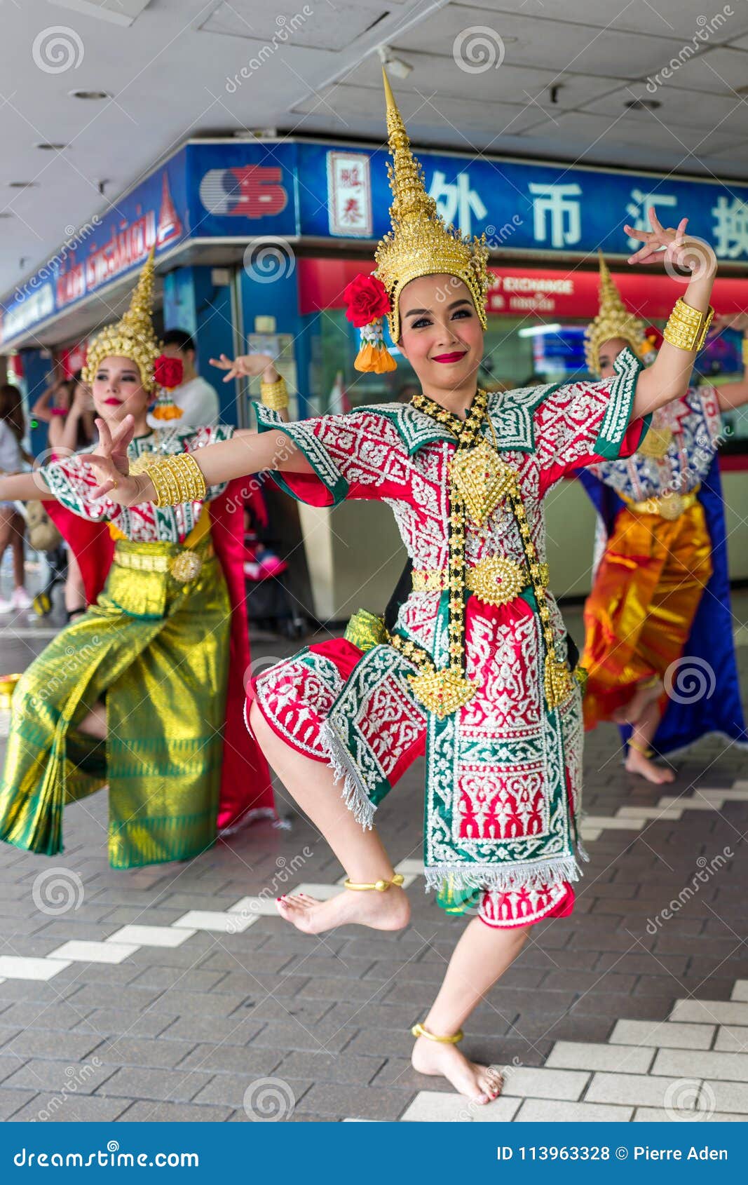 Singapore, March 08, 2018 - Thai Female Dancers Perform in Singapore ...