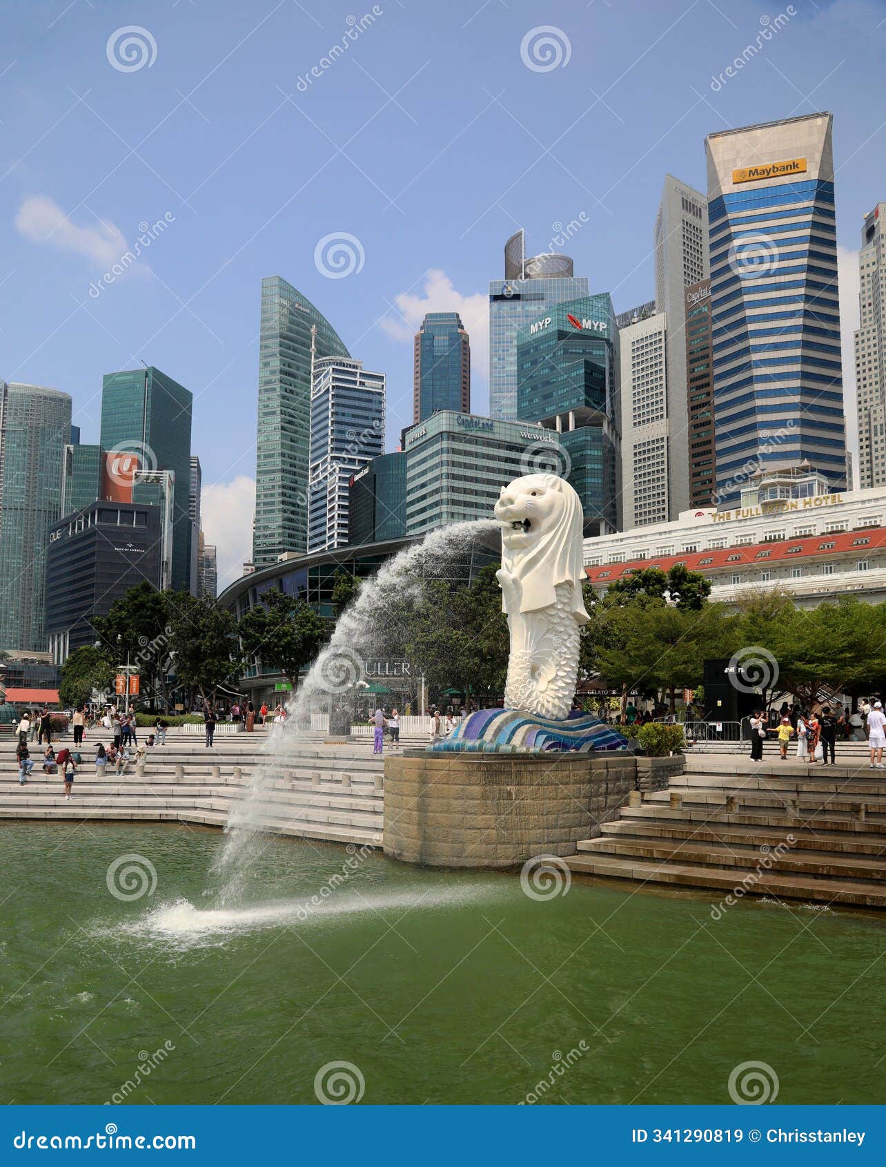 The Singapore Merlion Spitting Water Editorial Stock Image - Image of ...