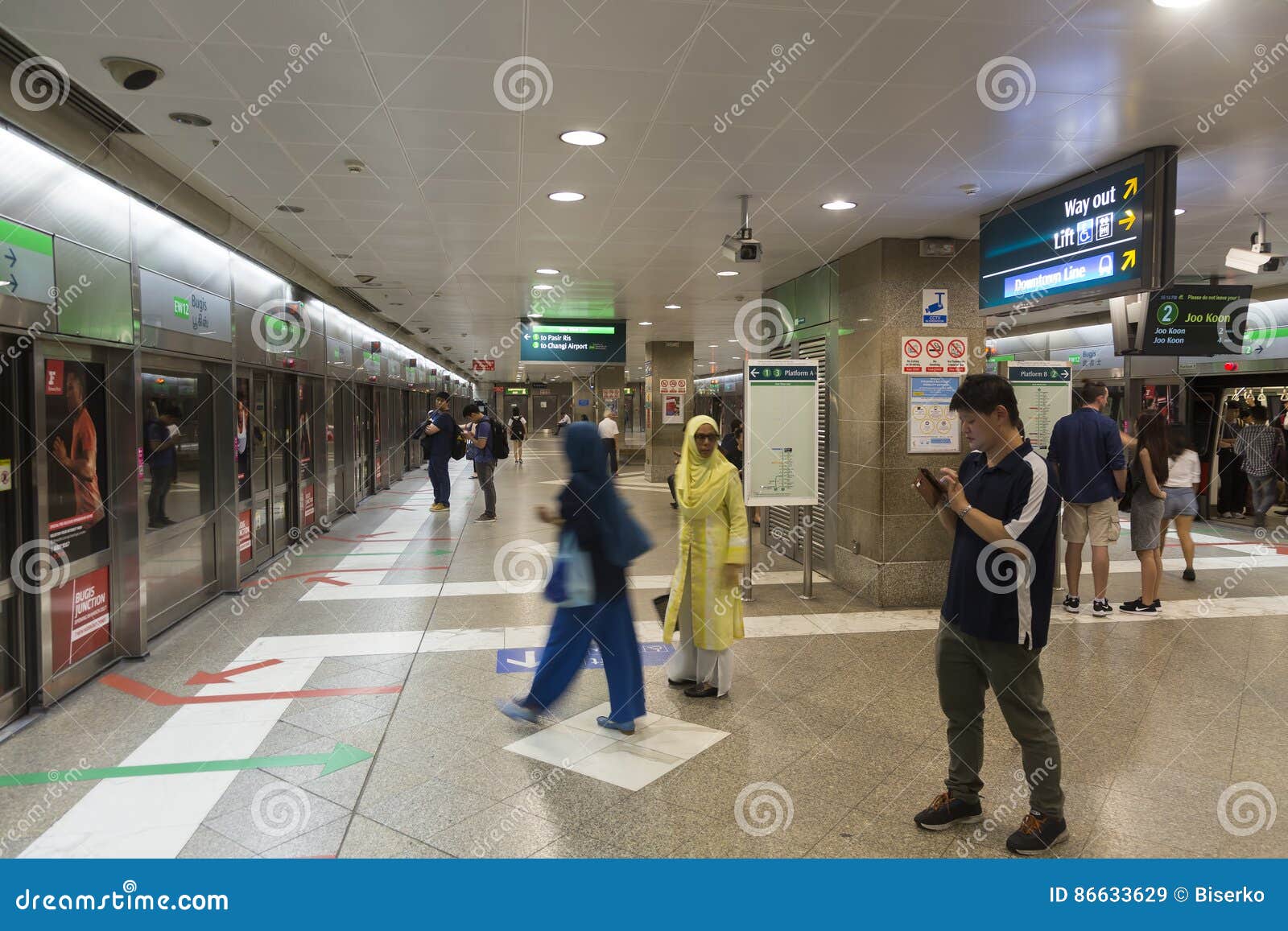 Singapore MRT editorial stock image. Image of cosmetiscs - 86633629