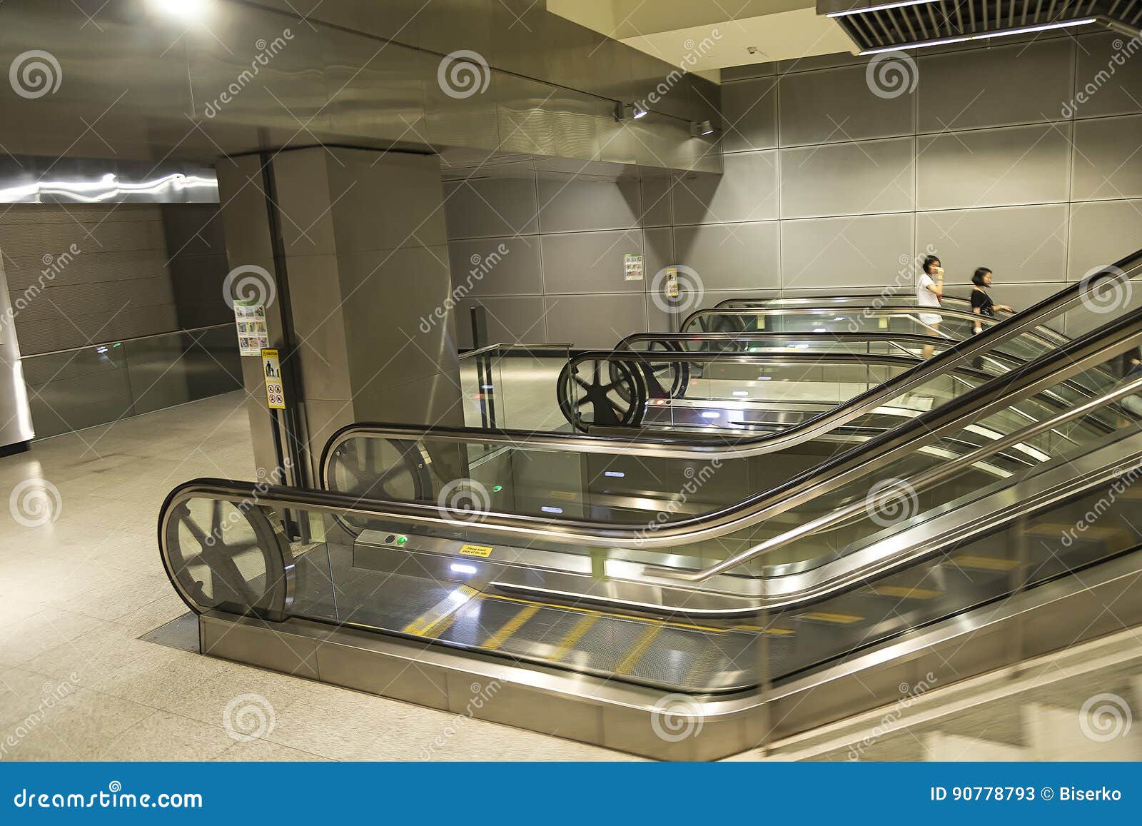 Singapore MRT subway editorial stock photo. Image of forming - 90778793