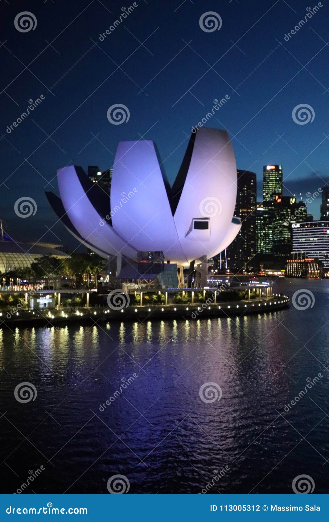 Modern Structure Stock Photography | CartoonDealer.com #32857088