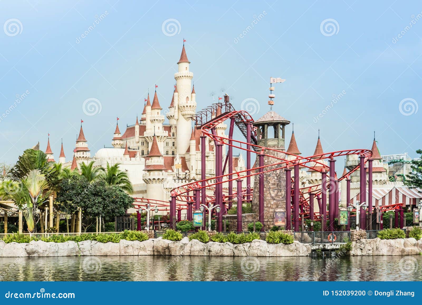 Singapore-26 SEP 2017: Singapore Universal Studio Castle and Roller ...