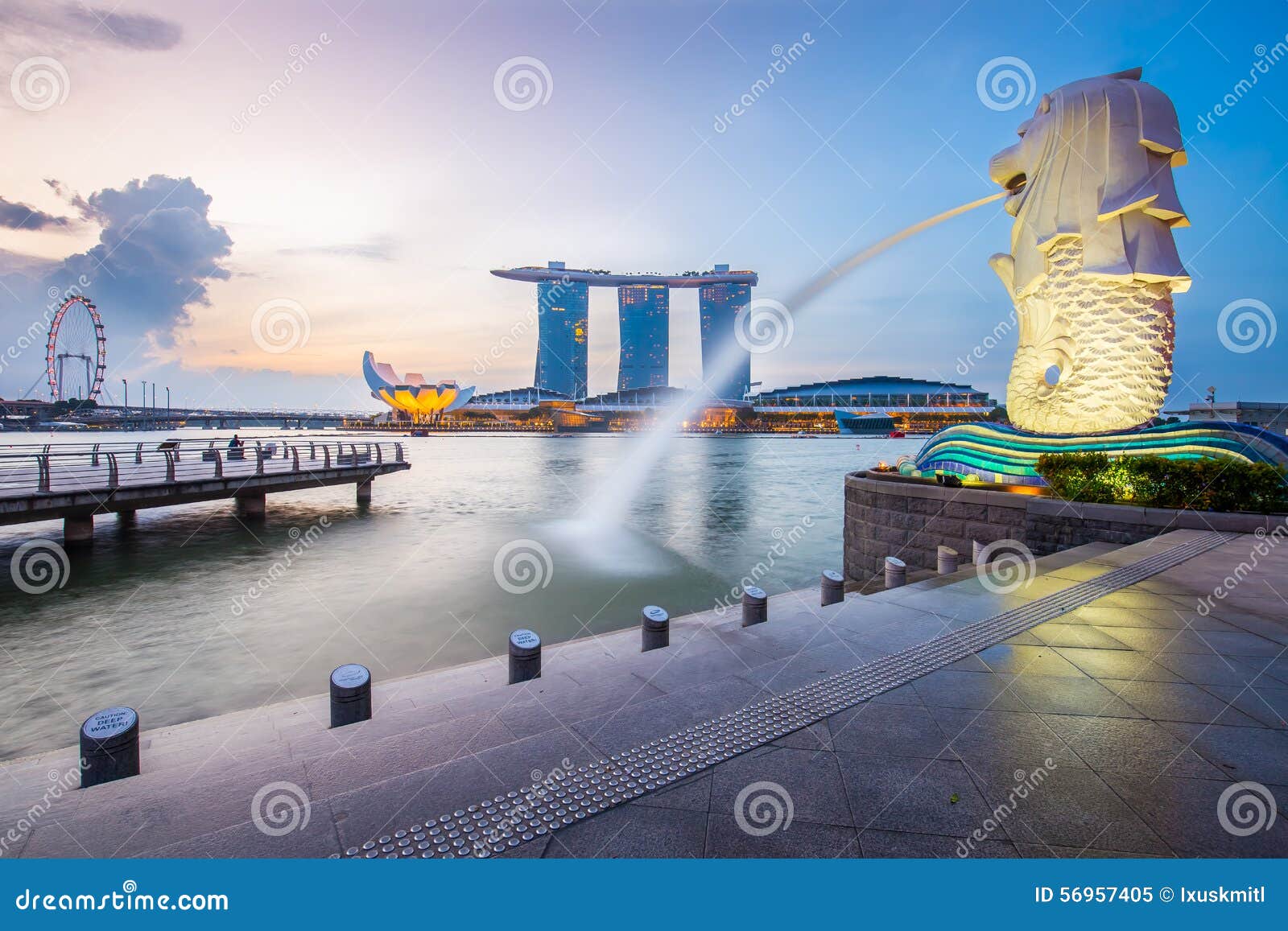 Singapore Skyline and Merlion in the Morning Editorial Image - Image of ...