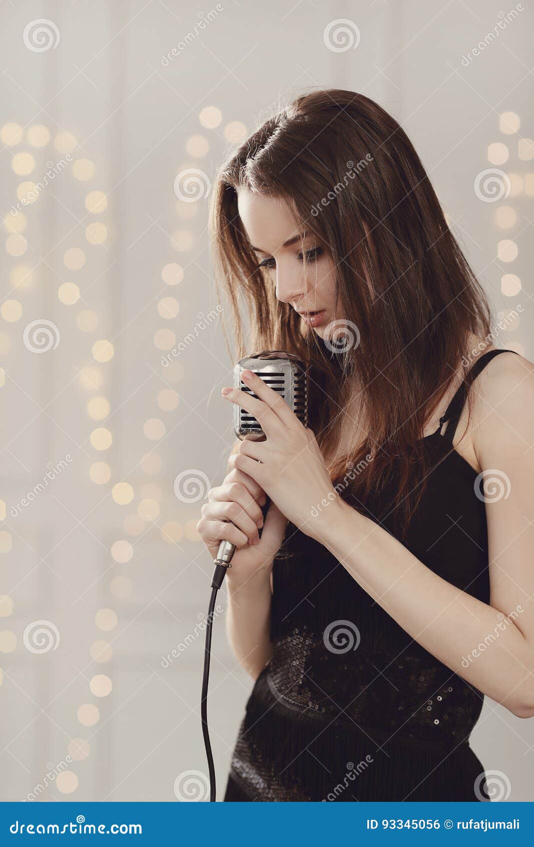 Singer stock foto. Image of audio, uitvoerder, portret - 93345056