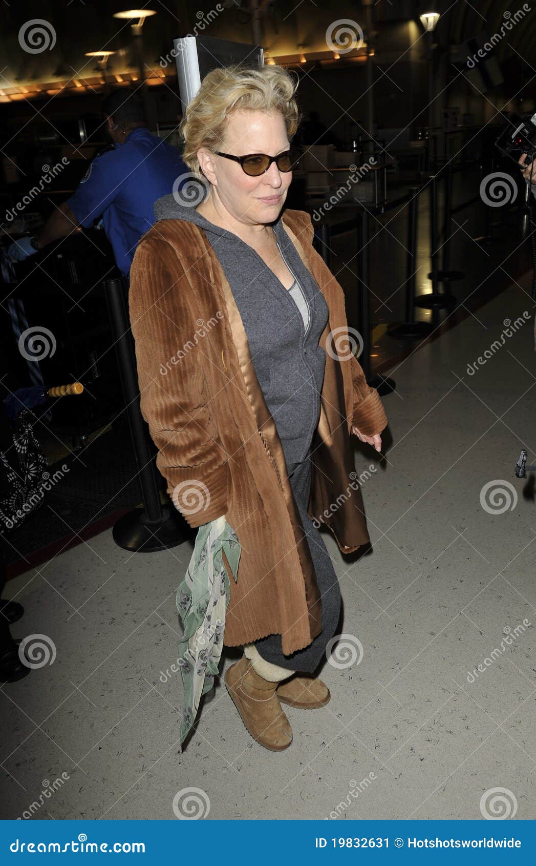 Singer Bette Midler at LAX Airport, CA Editorial Photo - Image of ...